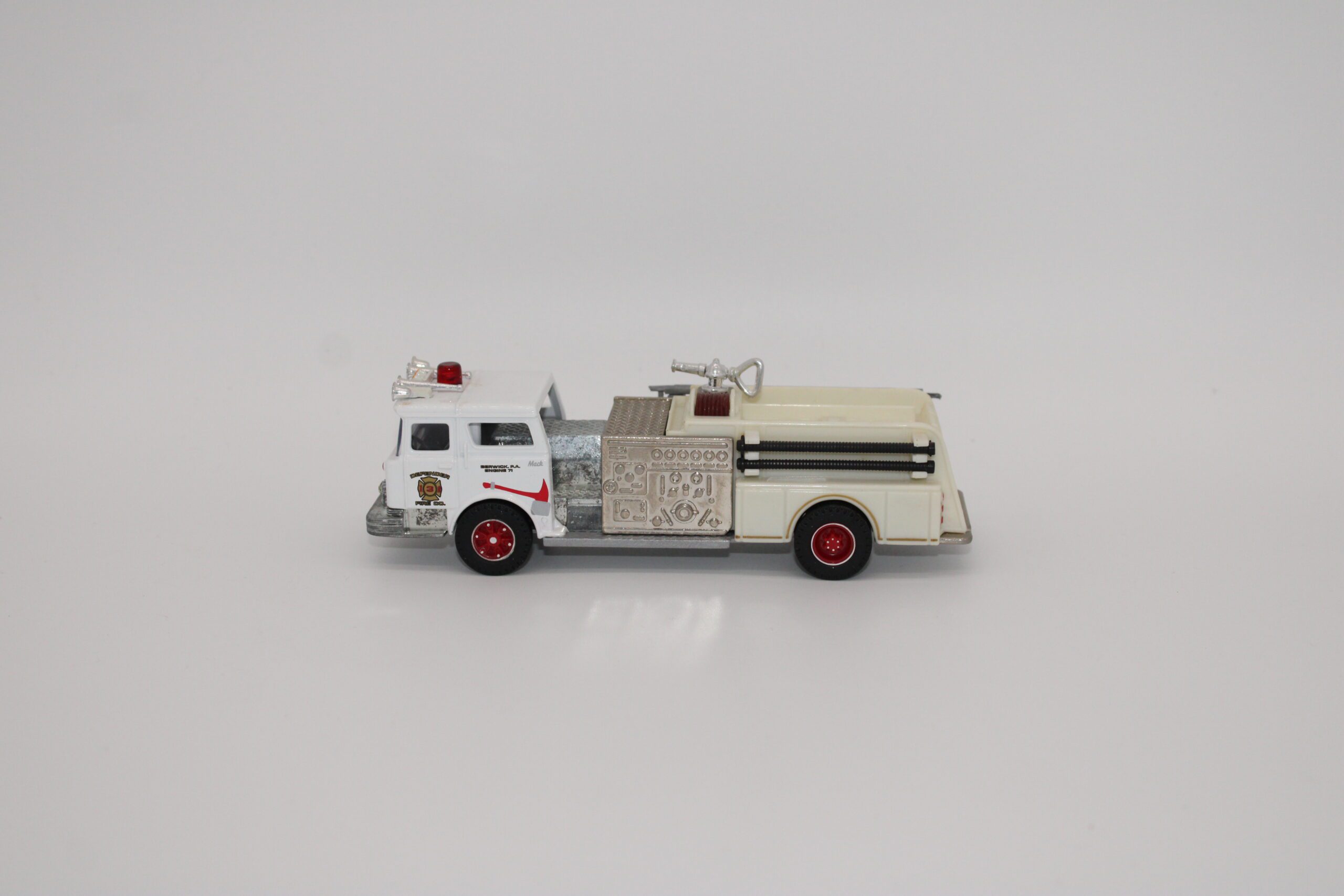 Corgi Classics 98451 Mack CF Pumper Berwick Diecast Fire Truck
