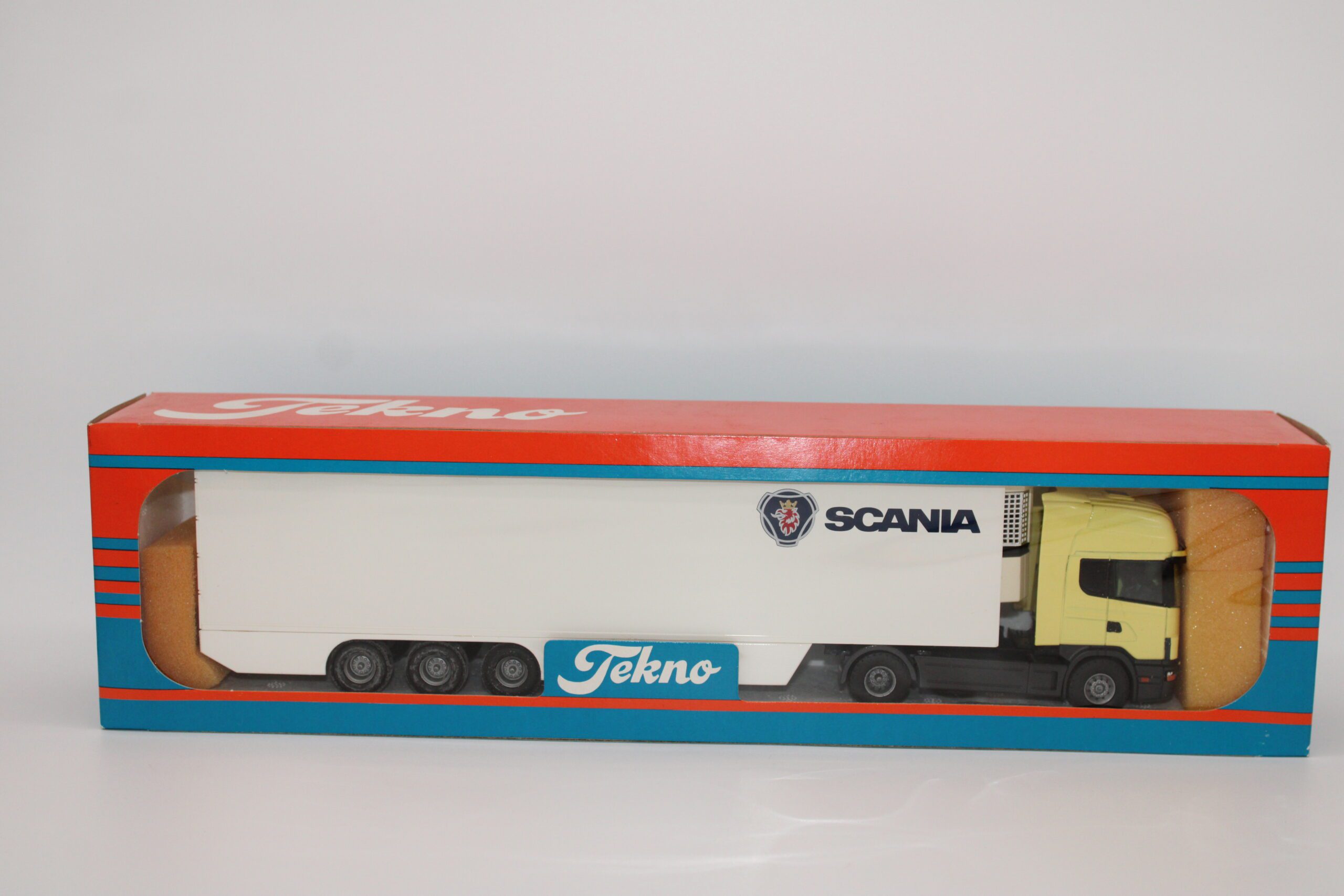 Tekno Model Truck Scania Fridge Trailer